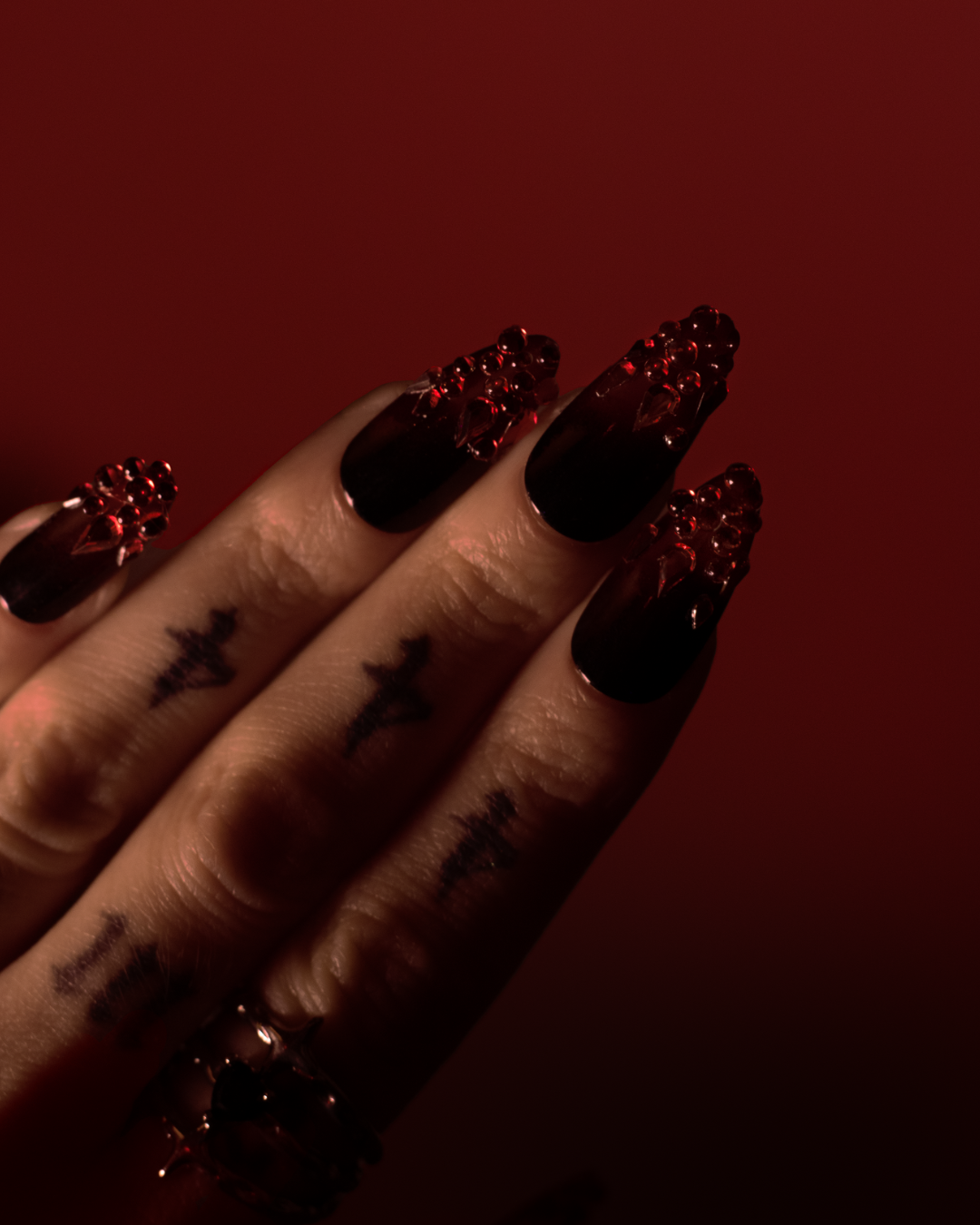 Vampires Kiss Mani – Lights Lacquer